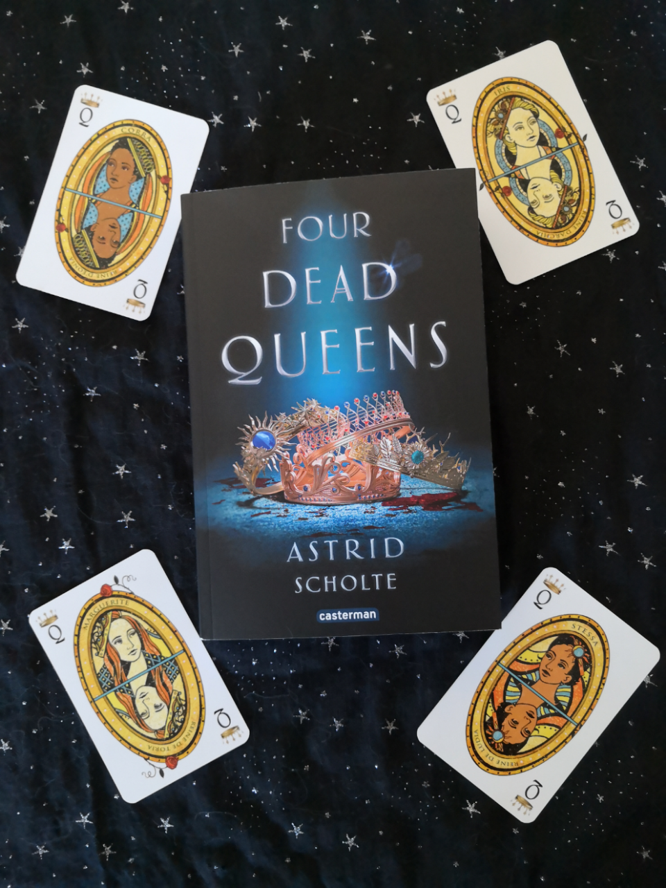 Four dead queens, Astrid Scholte. – Les Rêveries d'Isis